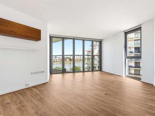 Apartment at Eastfields Avenue, Greater London