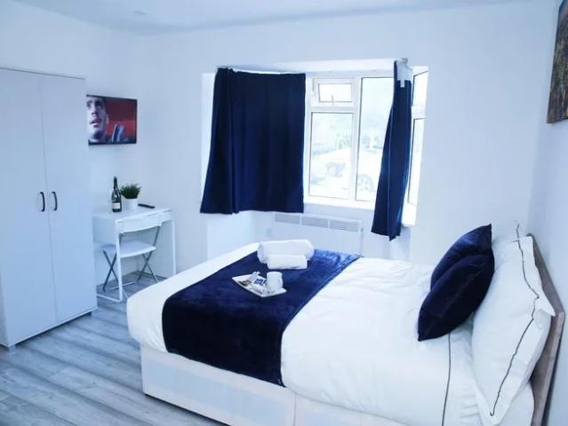 Apartment at Eastleigh Avenue, Greater London