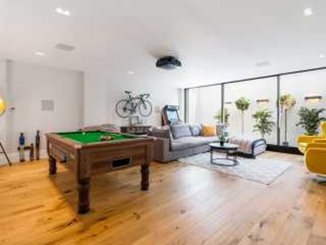 Apartment at Edenhurst Avenue, Greater London