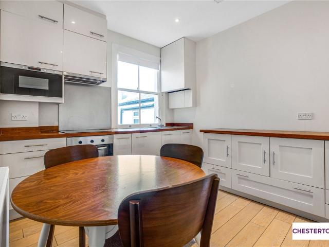 Apartment at Edgarley Terrace, Greater London