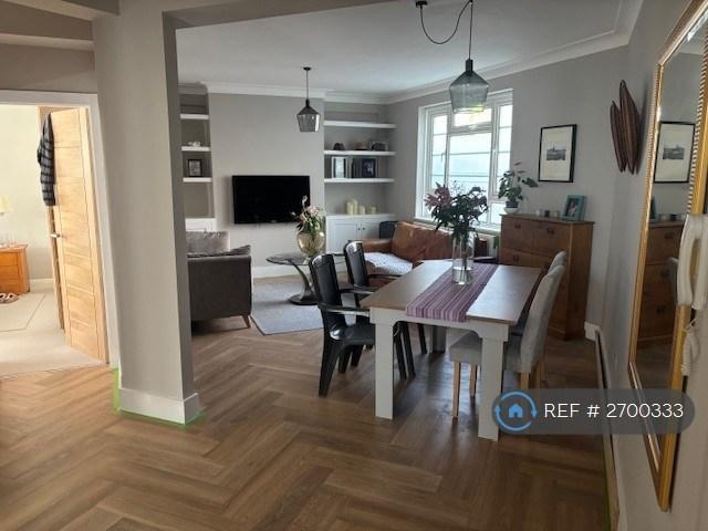 Apartment at Edge Hill, London