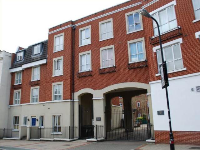Apartment at Edgecote Close, Greater London