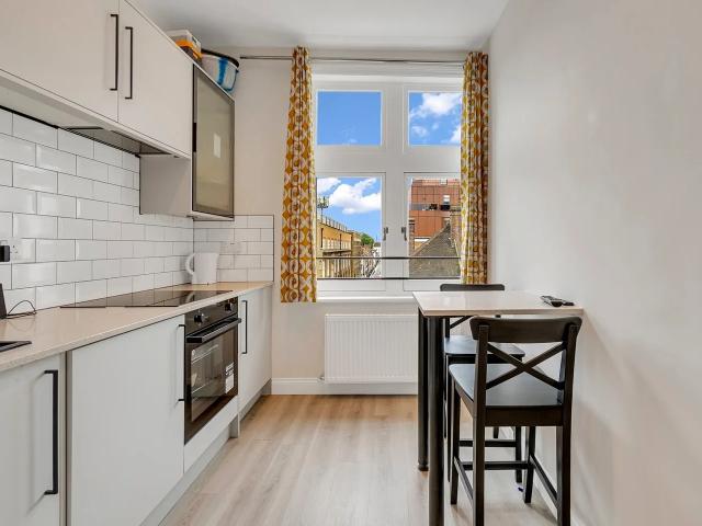 Room at Edgware Road, City of Westminster
