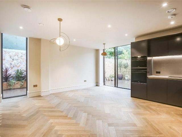 Apartment at Edith Row, Greater London