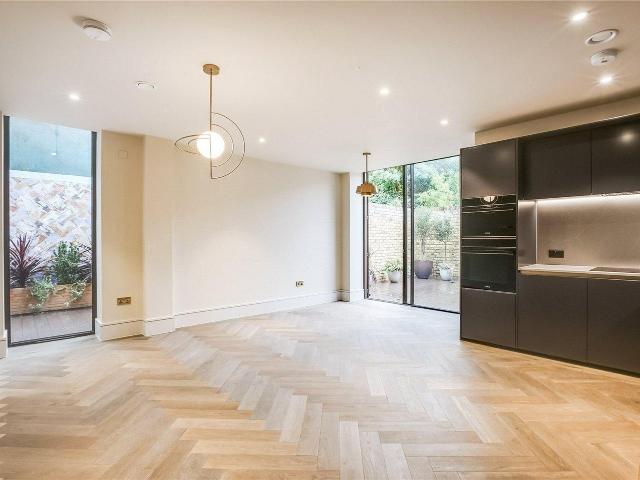 Apartment at Edith Row, Greater London