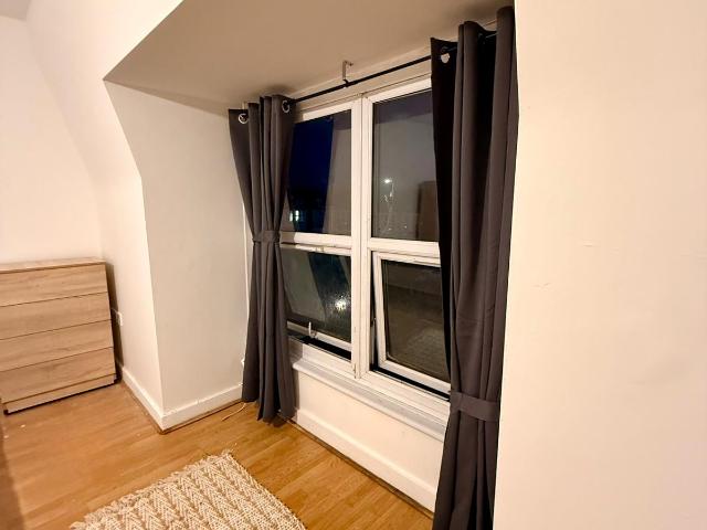 Apartment at Effingham Road, Greater London