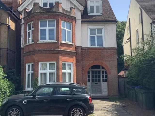 Apartment at Effingham Road, Elmbridge