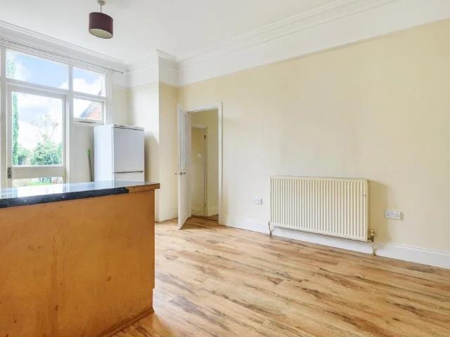 Apartment at Effingham Road, Elmbridge