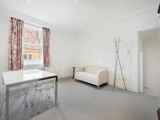 Apartment at Egerton Crescent, Greater London