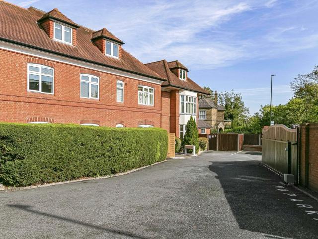 Apartment at Egham Hill, Borough of Runnymede
