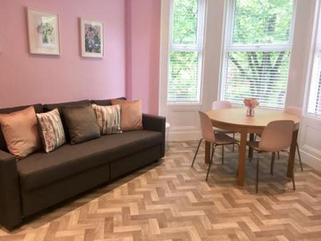 Apartment at Eglantine Avenue, Belfast