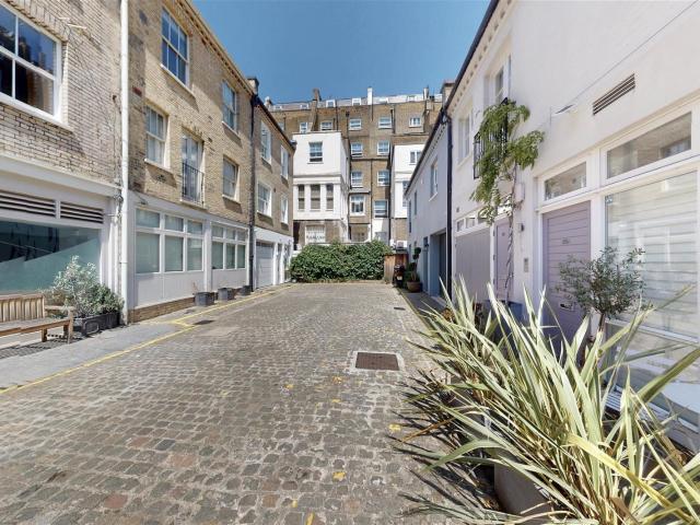 Apartment at Elvaston Mews, Greater London
