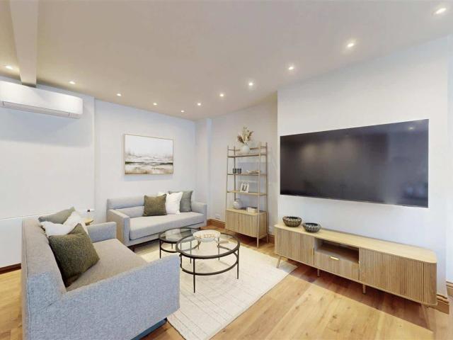 Apartment at Elvaston Mews, Greater London