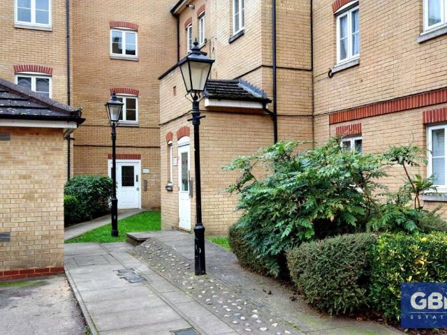 Apartment at Elvet Avenue, Greater London