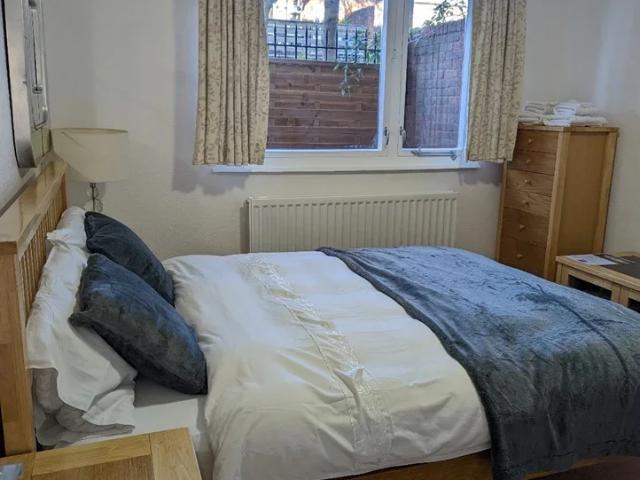 Room at Elam Close, Greater London