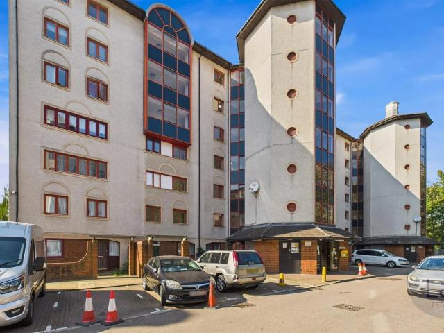 Apartment at Eleanor Way, Waltham Cross