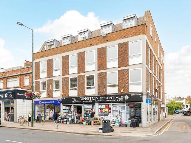 Apartment at Elfin Grove, Greater London
