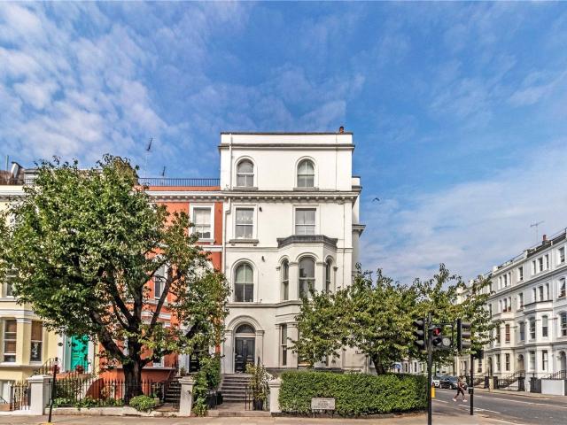 Apartment at Elgin Crescent, Greater London