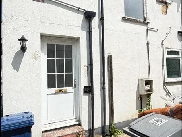 Apartment at Ellesmere Avenue, Greater London