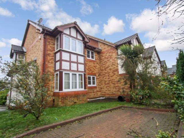 Apartment at Elliott Avenue, Greater London