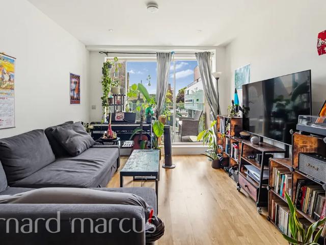 Apartment at Ellora Road, Greater London