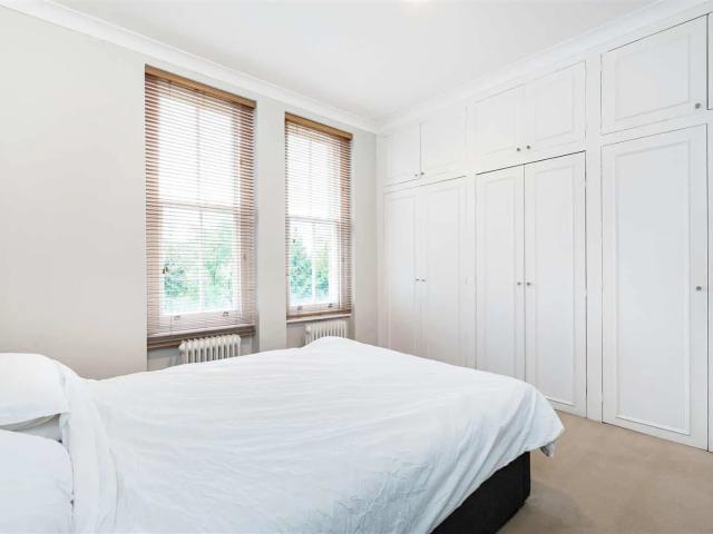 Apartment at Elm Bank Gardens, Greater London