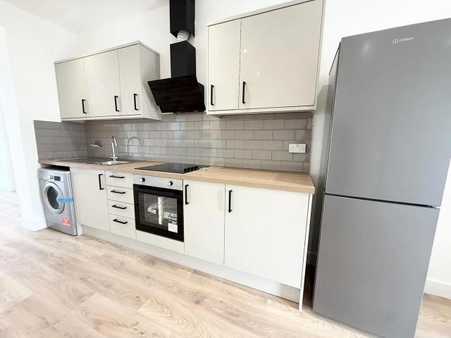 Apartment at Elm Park Avenue, Greater London