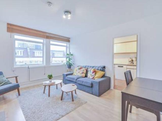 Apartment at Elm Park Gardens, Greater London