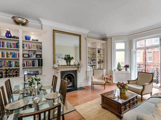 Apartment at Elm Park Gardens, Greater London