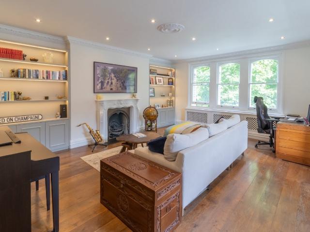 Apartment at Elm Park Gardens, Greater London