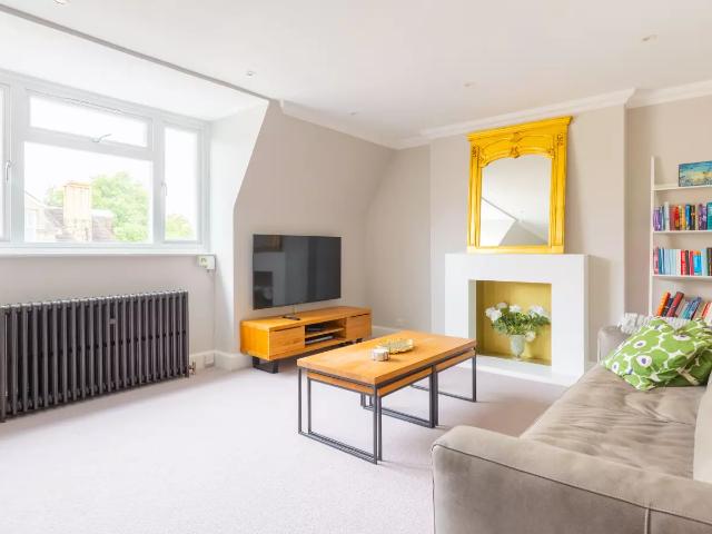 Apartment at Elm Park Gardens, Greater London