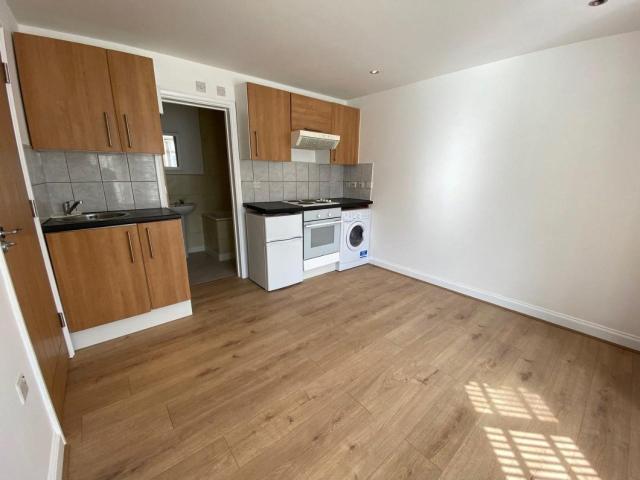 Apartment at Elm Park Road, Reading