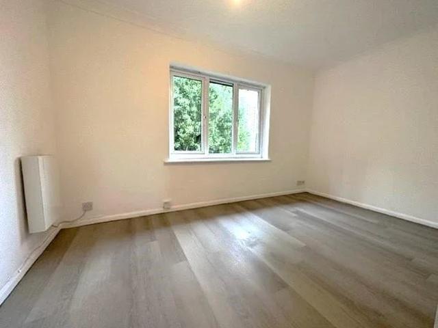 Apartment at Elmcourt Road, Greater London