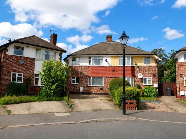Apartment at Elmcroft Close, Greater London