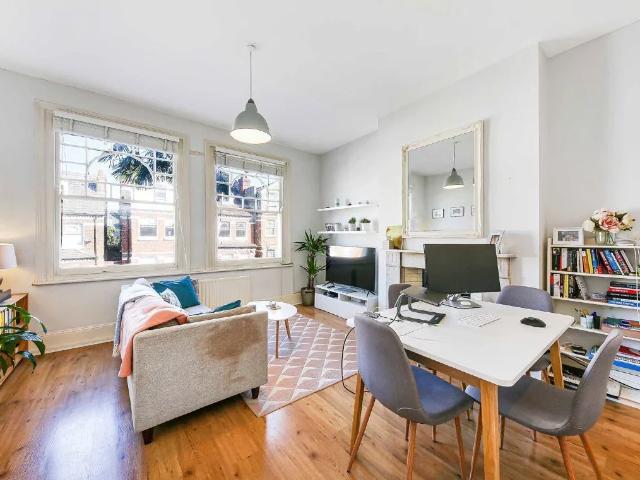 Apartment at Elmbourne Road, Greater London