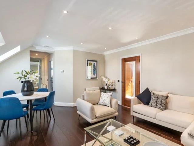 Apartment at Elmgrove Road, Elmbridge