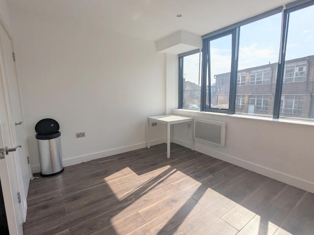 Apartment at Elmgrove Road, Greater London
