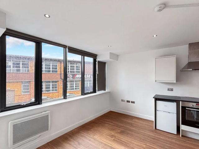 Apartment at Elmgrove Road, Greater London