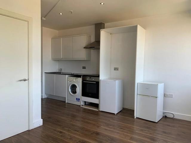 Apartment at Elmgrove Road, Greater London