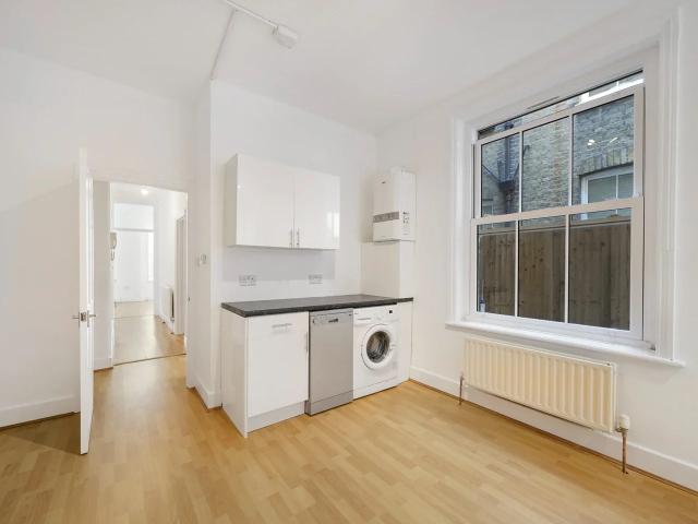 Apartment at Elmhurst Street, Greater London