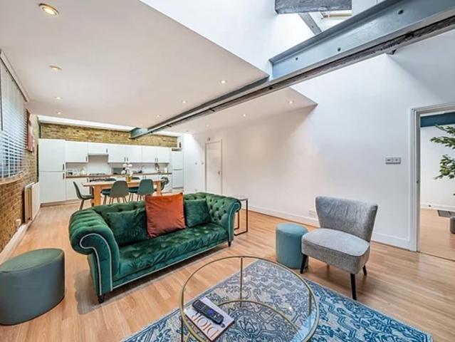 Apartment at Elmington Road, Greater London