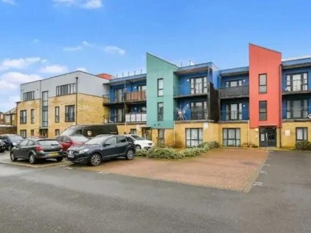 Apartment at Elmlea Drive, Greater London