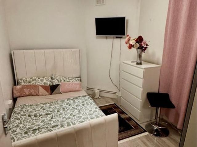 Apartment at Elms Crescent, Greater London