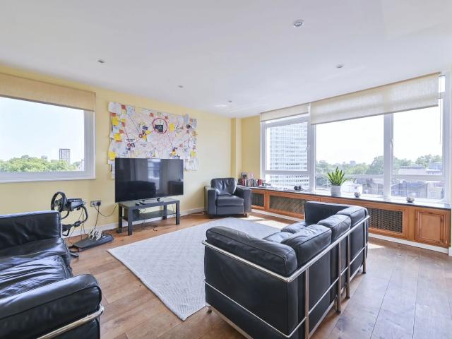 Apartment at Elms Mews, City of Westminster