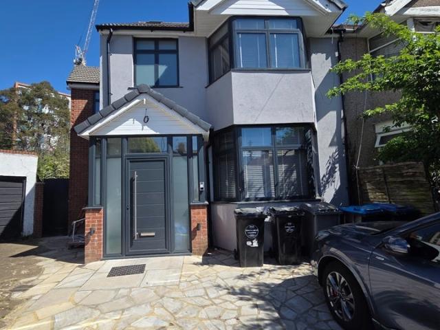 Apartment at Elmside Road, Greater London