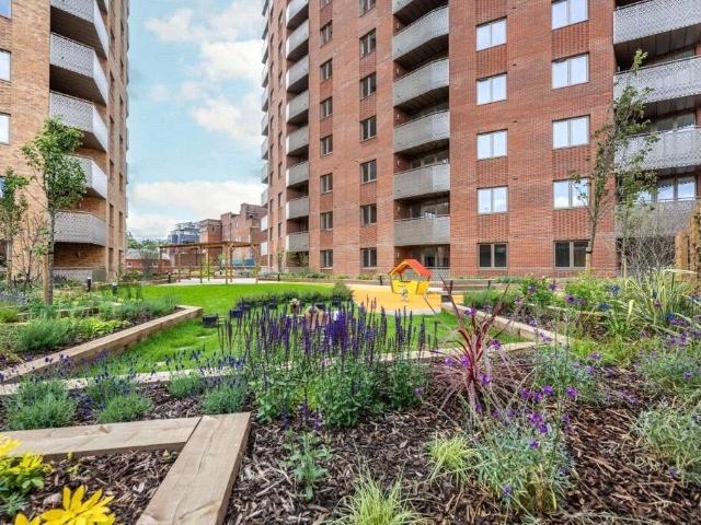 Apartment at Elmsleigh Road, Borough of Spelthorne