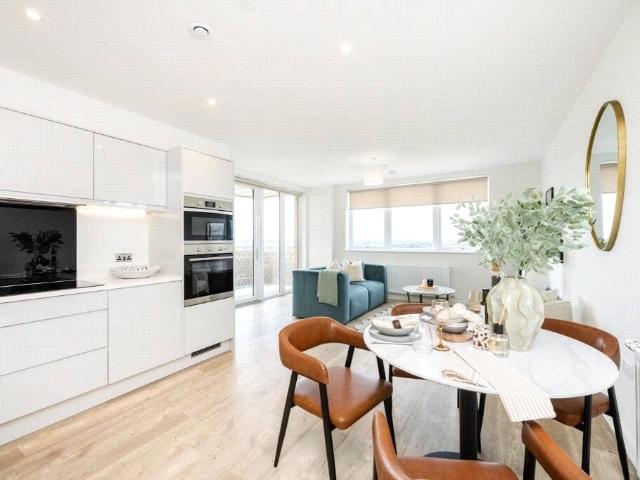 Apartment at Elmsleigh Road, Borough of Spelthorne