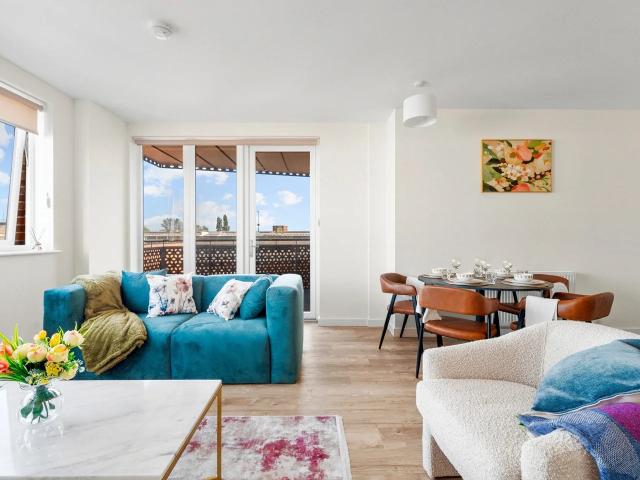 Apartment at Elmsleigh Road, Borough of Spelthorne