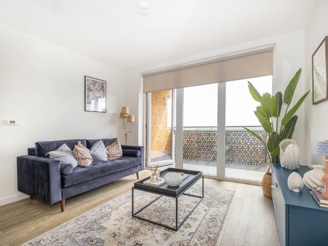 Apartment at Elmsleigh Road, Borough of Spelthorne