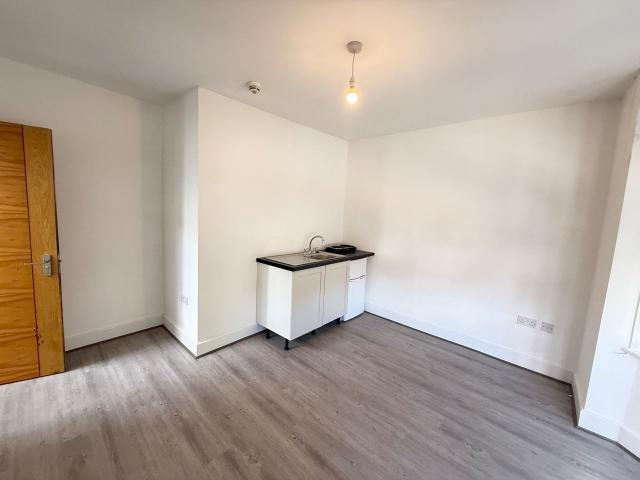 Apartment at Elmstead Avenue, Greater London